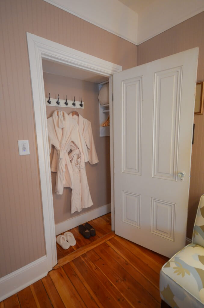 Shore Room - Waypoint House B+B - A room offering a hint of the beach